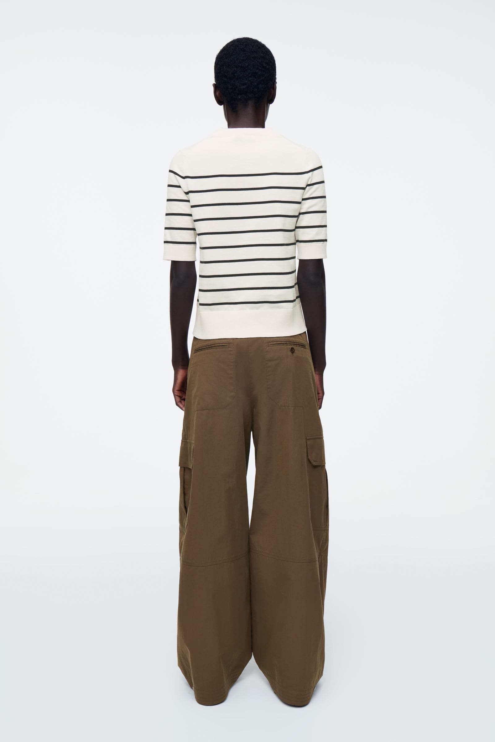 SHORT-SLEEVE KNITTED T-SHIRT 半袖ニットTシャツ｜COS コス 公式オンラインストア