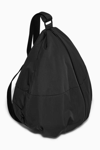 NYLON CROSSBODY SLING BACKPACK ナイロンクロスボディ スリングバックパック｜COS コス 公式オンラインストア
