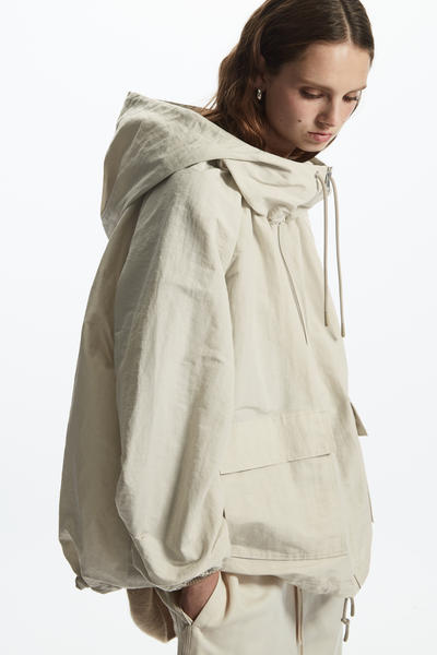LIGHTWEIGHT LINEN-BLEND SHORT PARKA 軽量リネン混紡ショートパーカー ライトベージュ｜COS コス 公式 ...