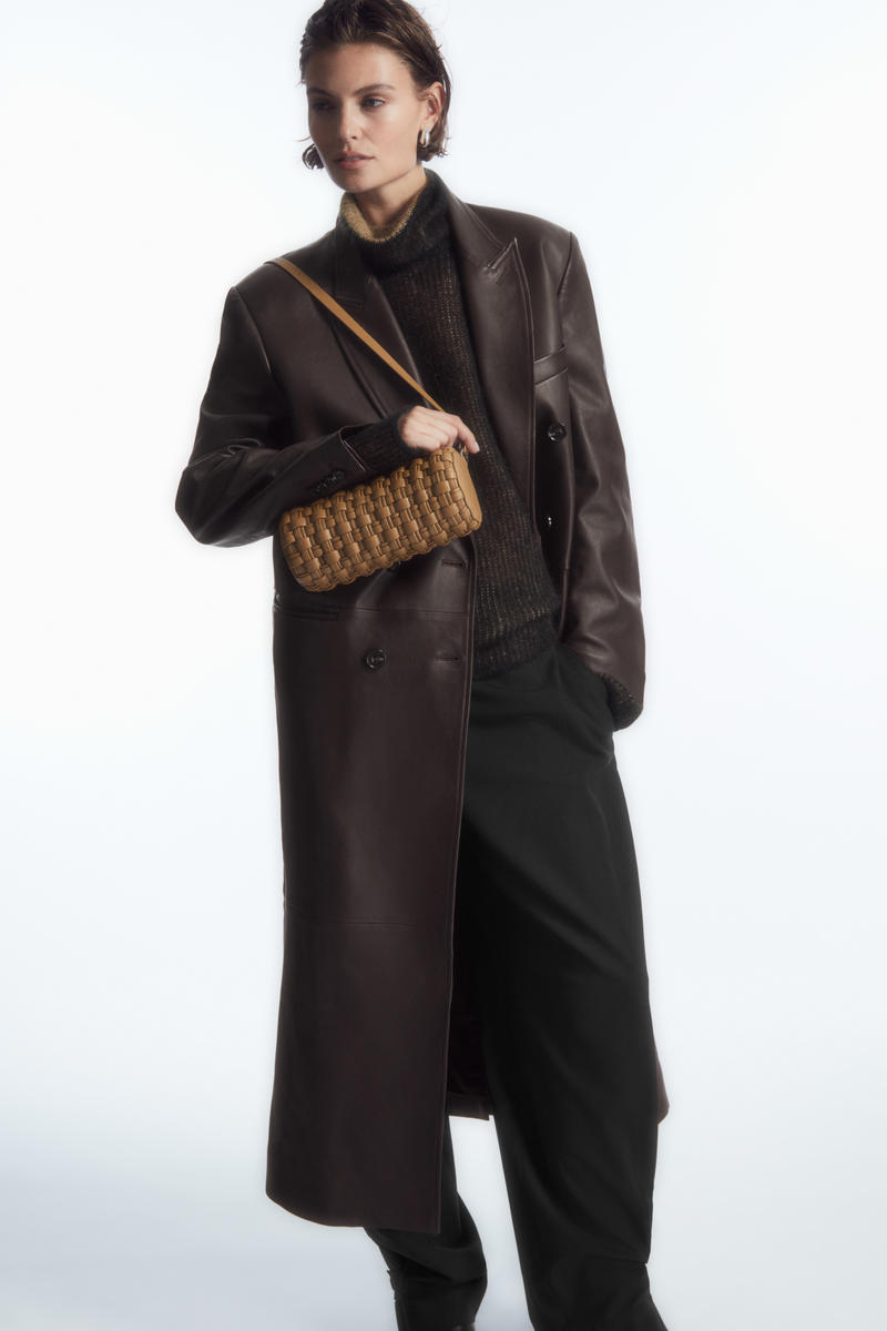 BRAIDED BARREL SHOULDER BAG - LEATHER ブレイドバレルショルダーバッグ - レザー｜COS コス 公式 ...