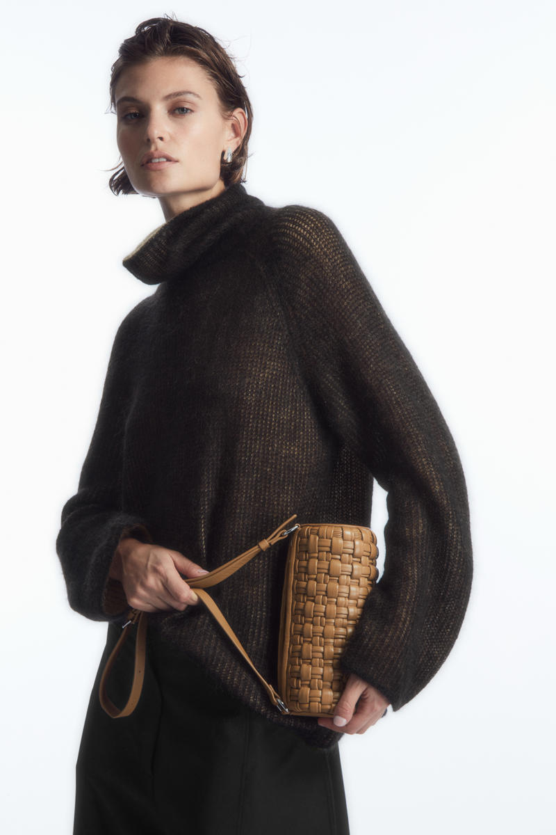 BRAIDED BARREL SHOULDER BAG - LEATHER ブレイドバレルショルダーバッグ - レザー｜COS コス 公式 ...