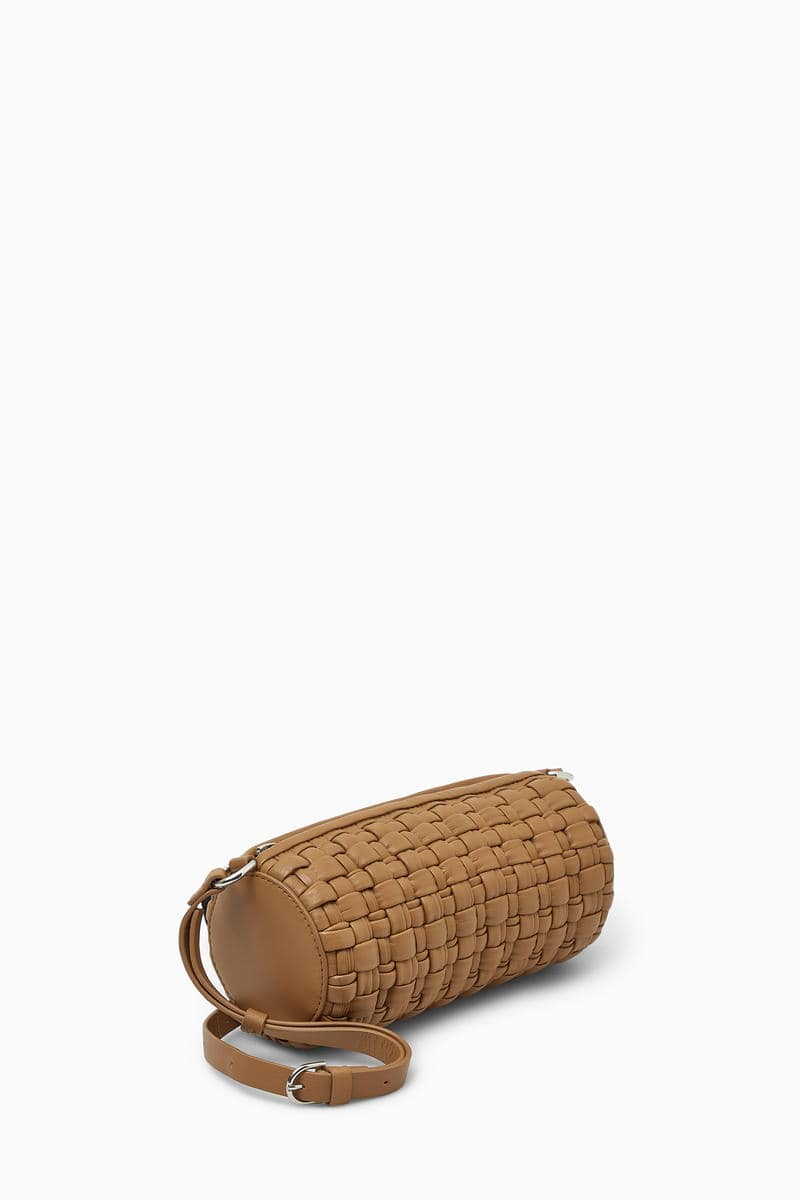 BRAIDED BARREL SHOULDER BAG - LEATHER ブレイドバレルショルダーバッグ - レザー｜COS コス 公式 ...