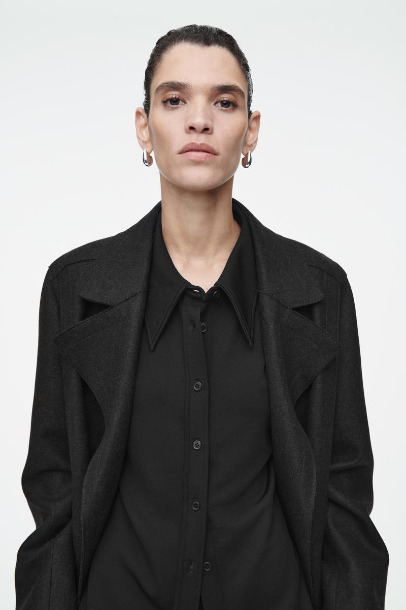 EXAGGERATED-COLLAR JERSEY SHIRT ラージカラージャージーシャツ｜COS コス 公式オンラインストア