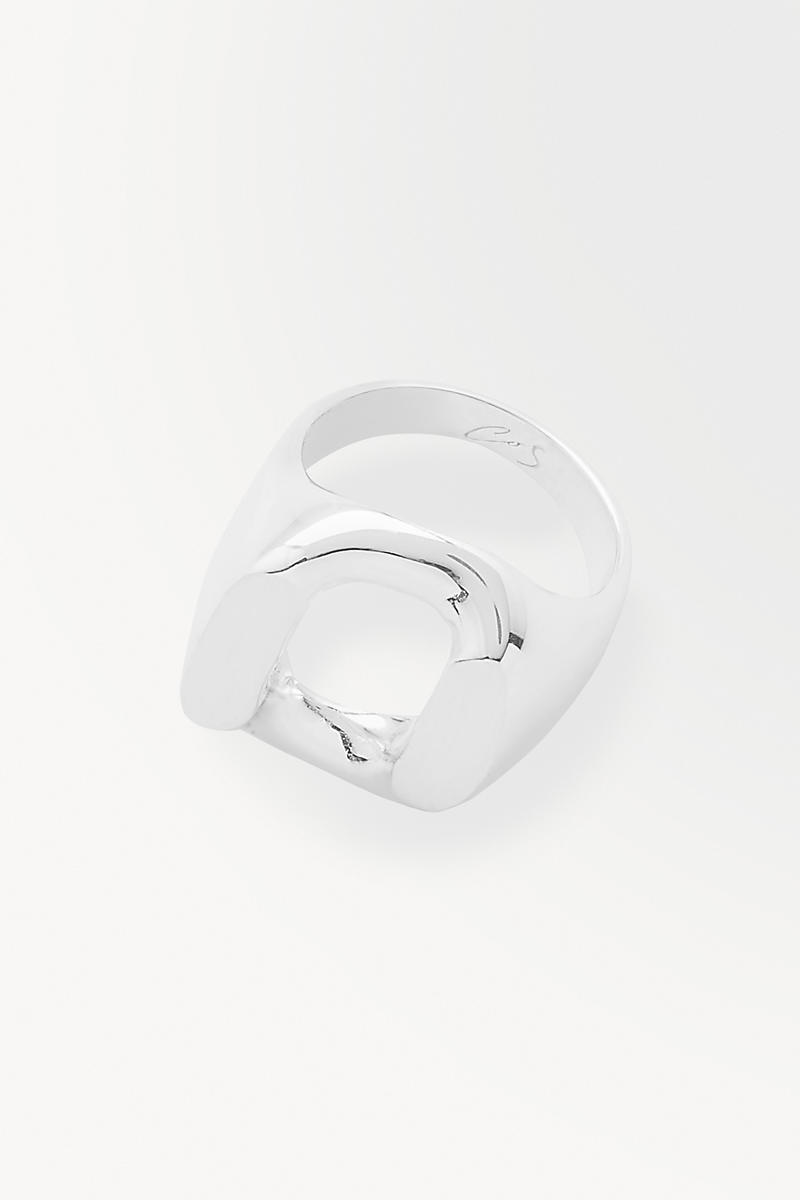 THE STERLING SILVER CHAIN-LINK RING スターリングシルバーチェーンリンクリング｜COS コス 公式オンラインストア