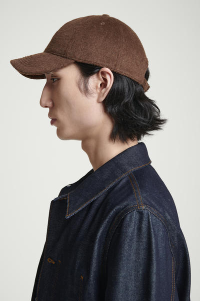 WOOL-BLEND BASEBALL CAP ウールブレンドベースボールキャップ OCHRE｜COS コス 公式オンラインストア