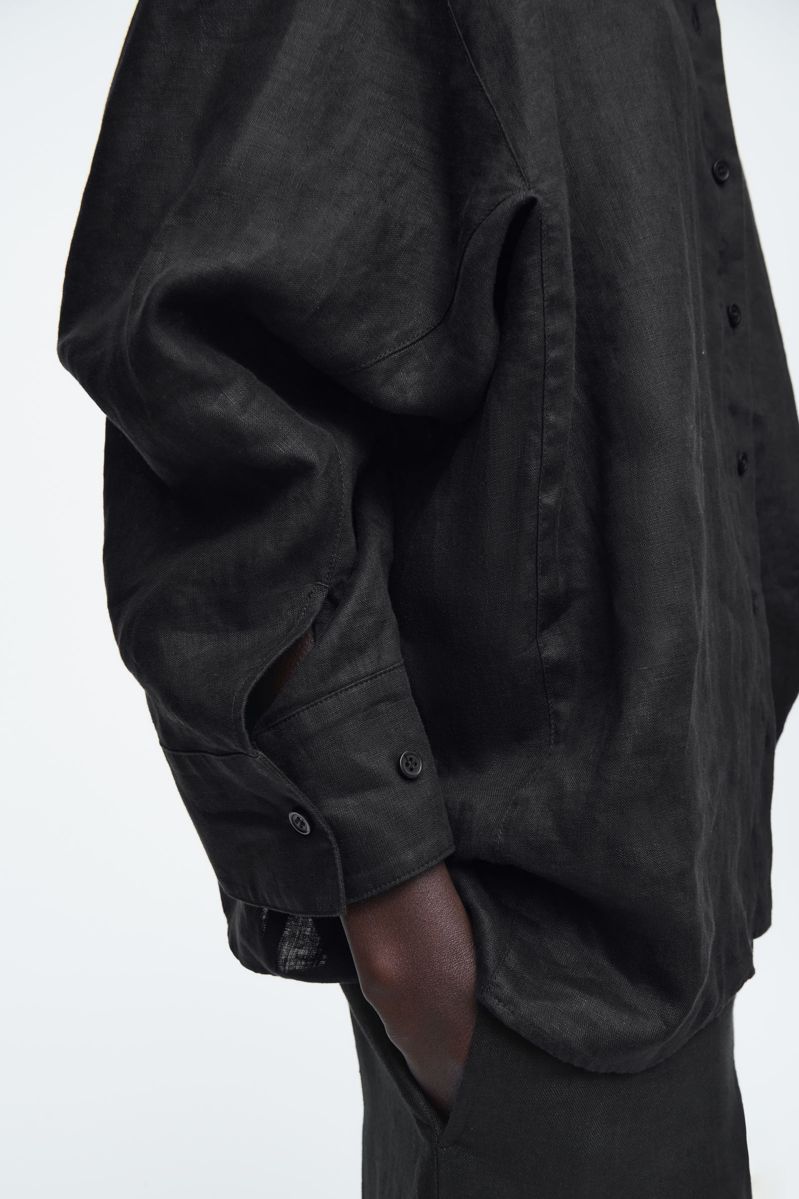 BOXY LINEN SHIRT ボクシーフィット リネンシャツ｜COS コス 公式オンラインストア