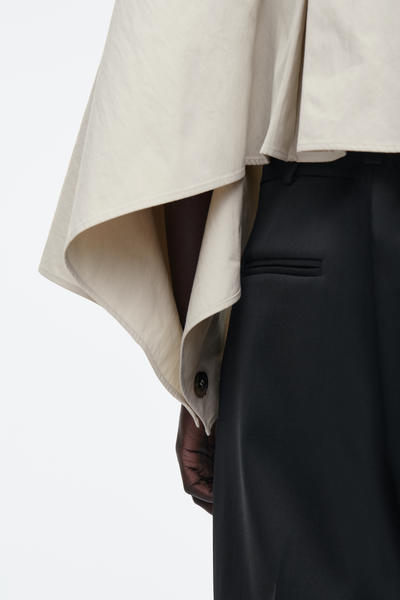 OVERSIZED CROPPED TRENCH COAT CAPE オーバーサイズ クロップドトレンチコートケープ ベージュ｜COS コス ...
