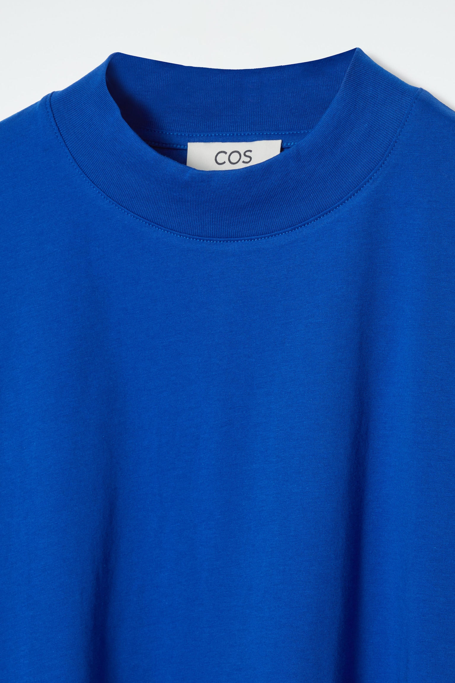 REGULAR BOXY MOCK-NECK T-SHIRT - COBALT BLUE