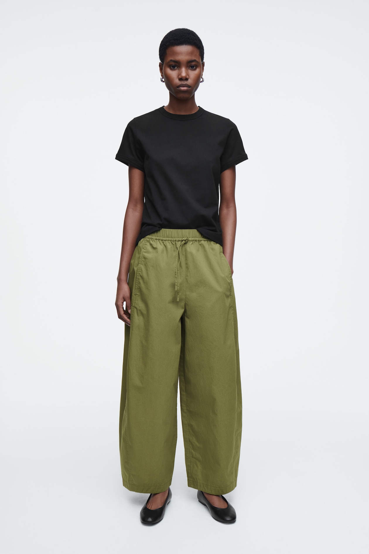ELASTICATED BARREL-LEG TROUSERS - KHAKI