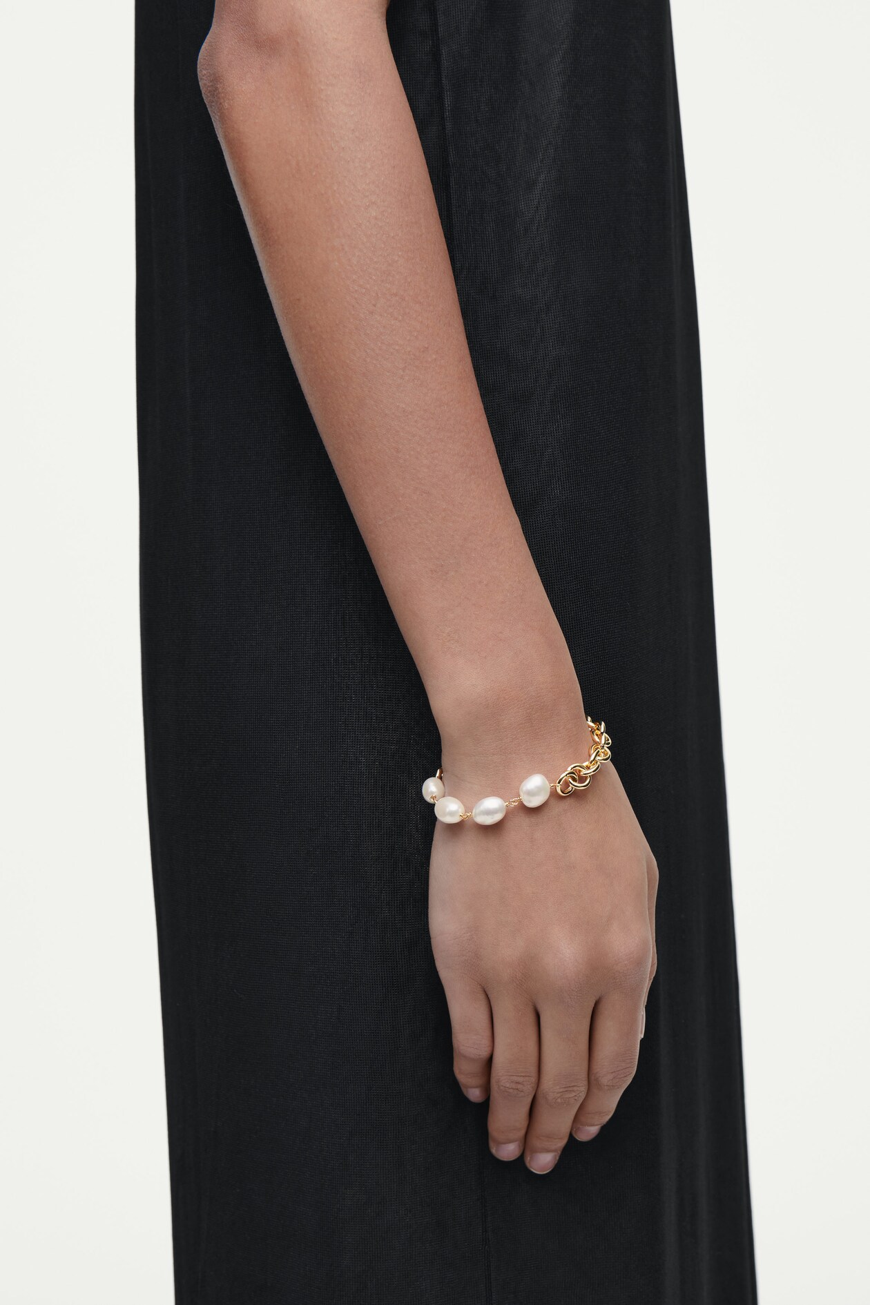 FRESHWATER PEARL CHAIN BRACELET - GOLD / PEARL