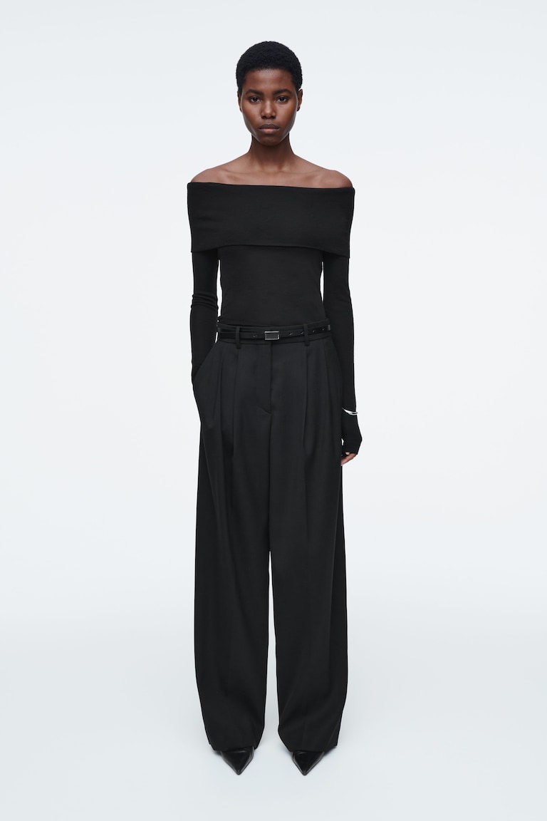 OFF-THE-SHOULDER MERINO WOOL TOP - BLACK