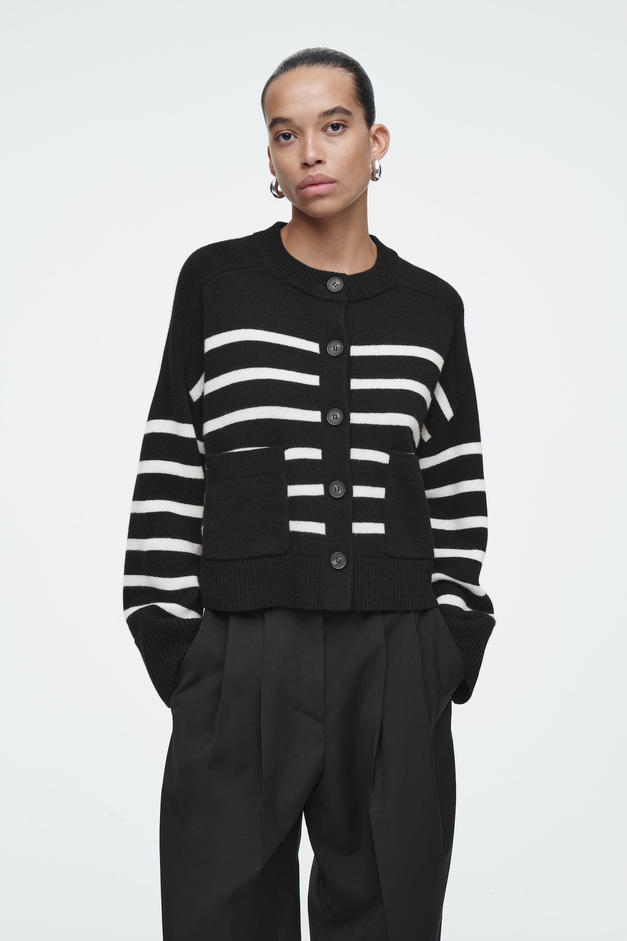 WOOL CREW-NECK CARDIGAN - BLACK / STRIPED