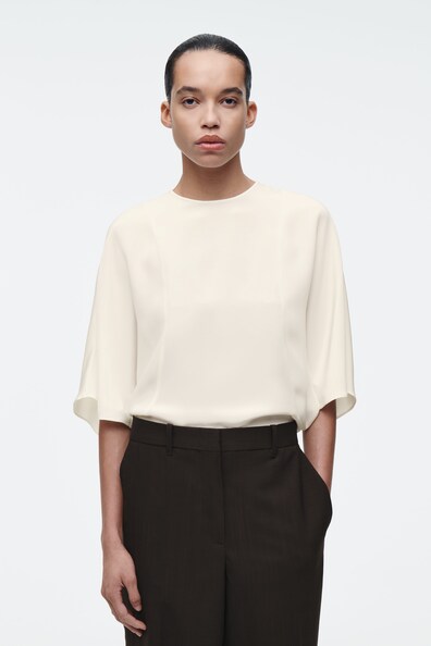 Explore the COS Spring Summer 2025 Runway