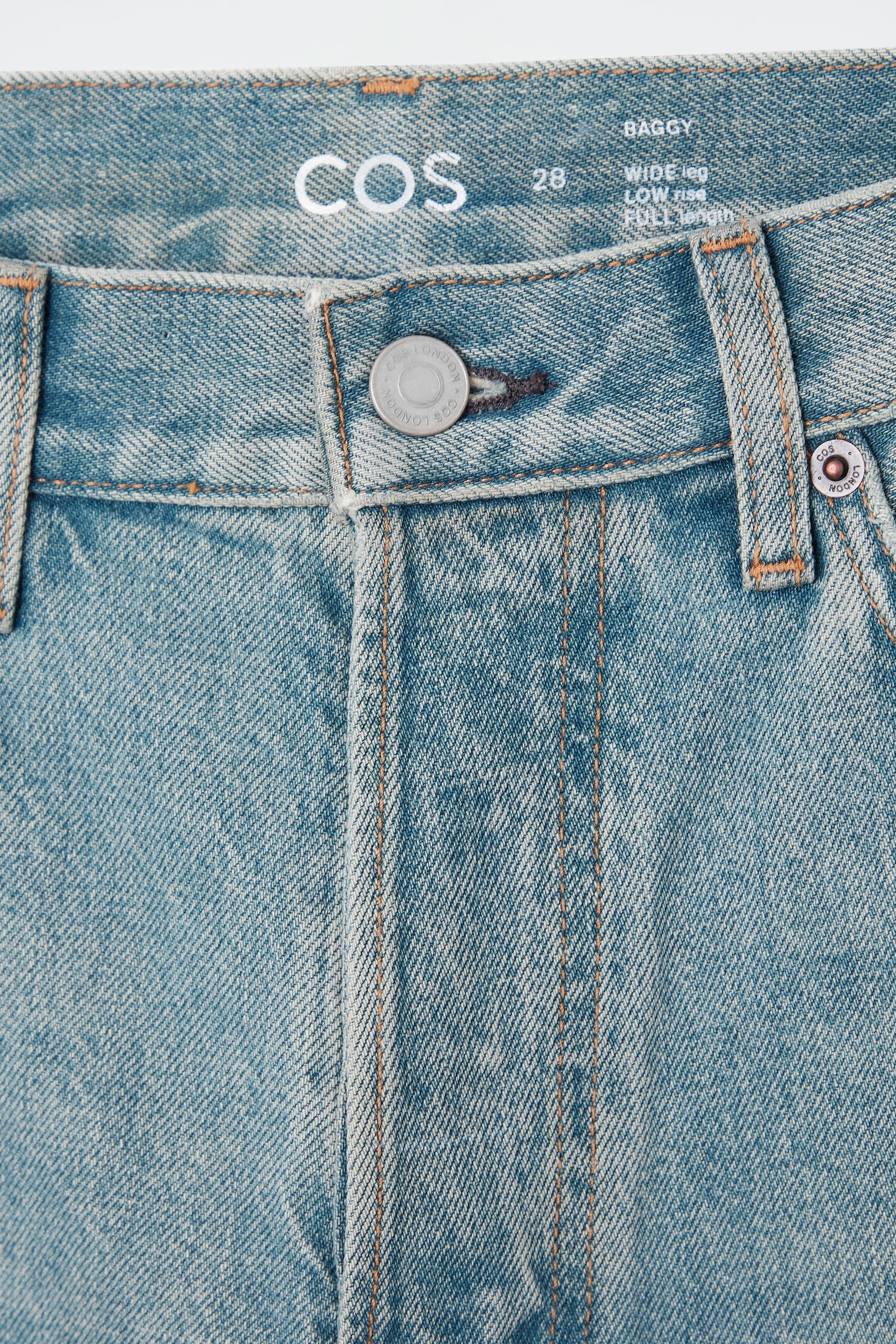 VOLUME JEANS MIT WEITEM BEIN - HELLBLAU