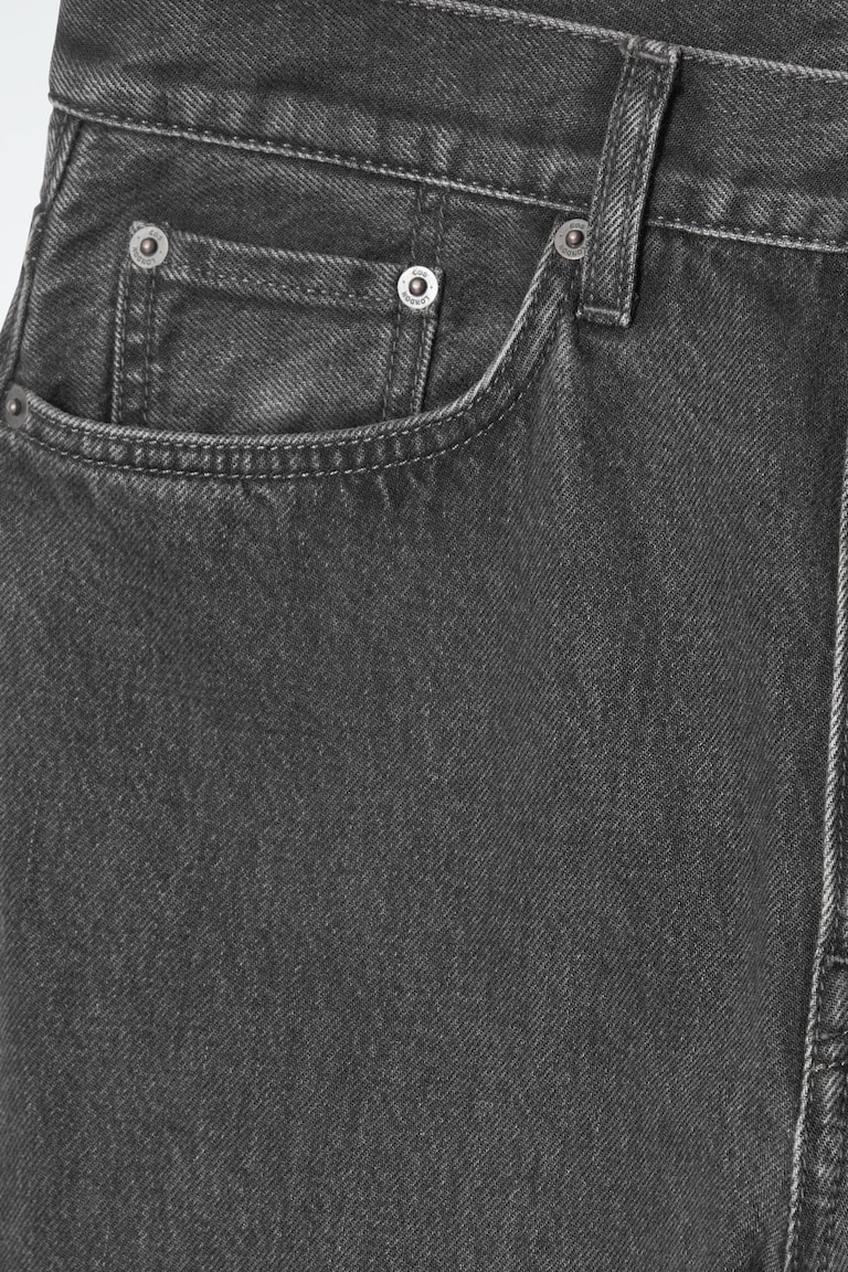 COLUMN STRAIGHT-LEG JEANS - WASHED BLACK