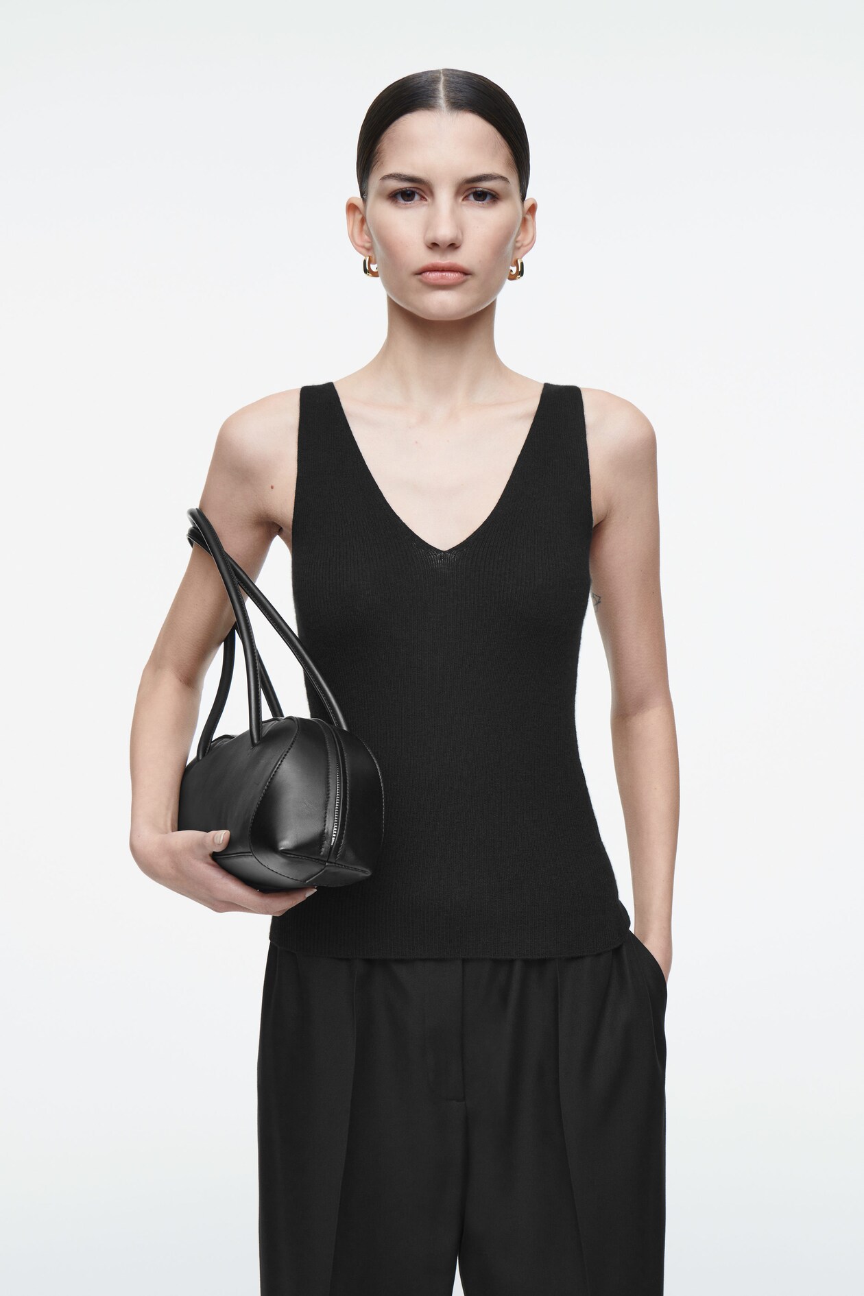 SLIM RIBBED CASHMERE TANK TOP - BLACK