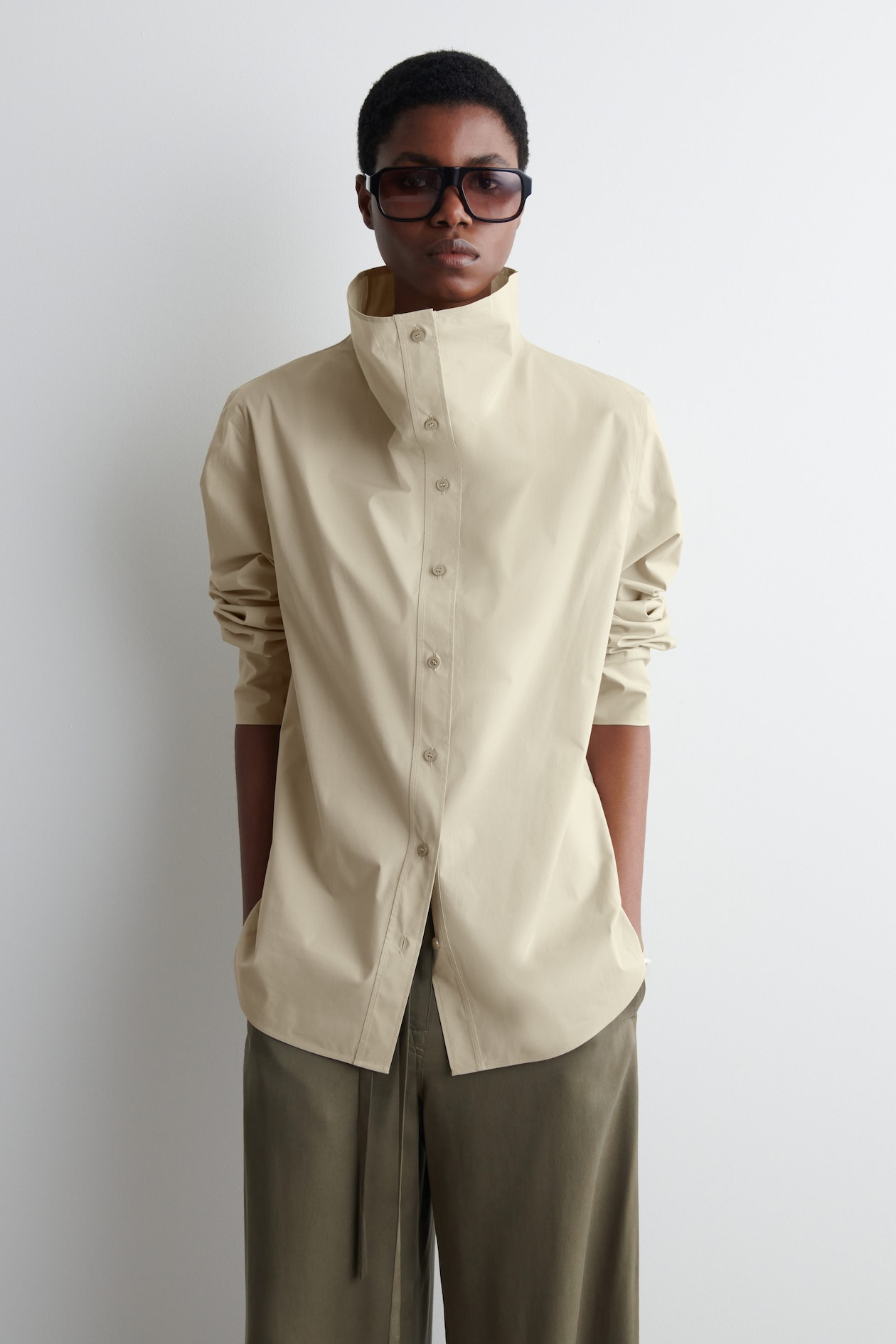 RELAXED FUNNEL-NECK SHIRT - KHAKI
