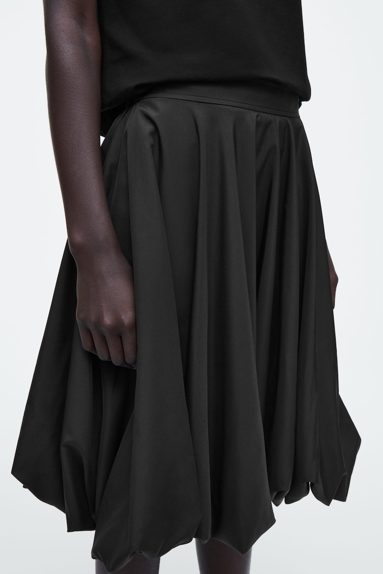 BUBBLE-HEM SKIRT - BLACK