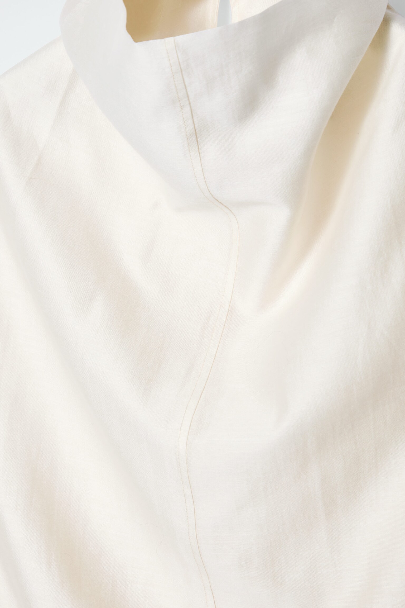 FUNNEL-NECK SLEEVELESS BLOUSE - IVORY