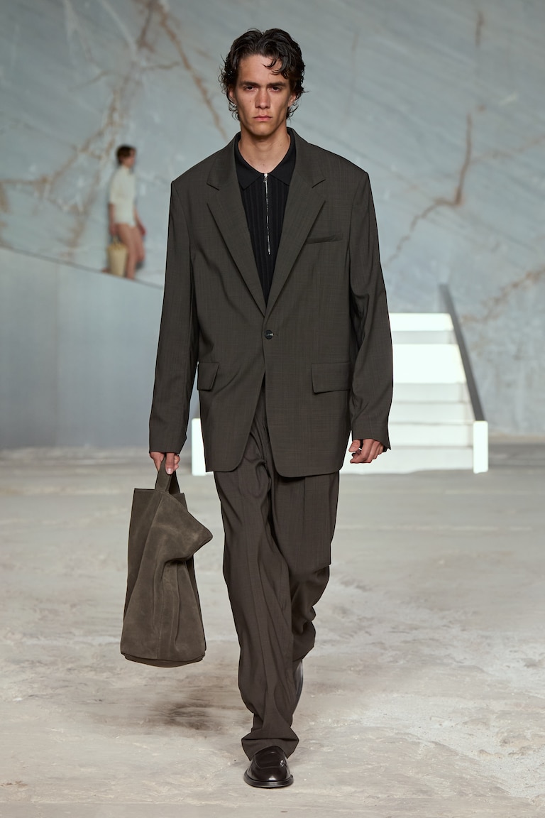 Explore the COS Spring Summer 2025 Runway